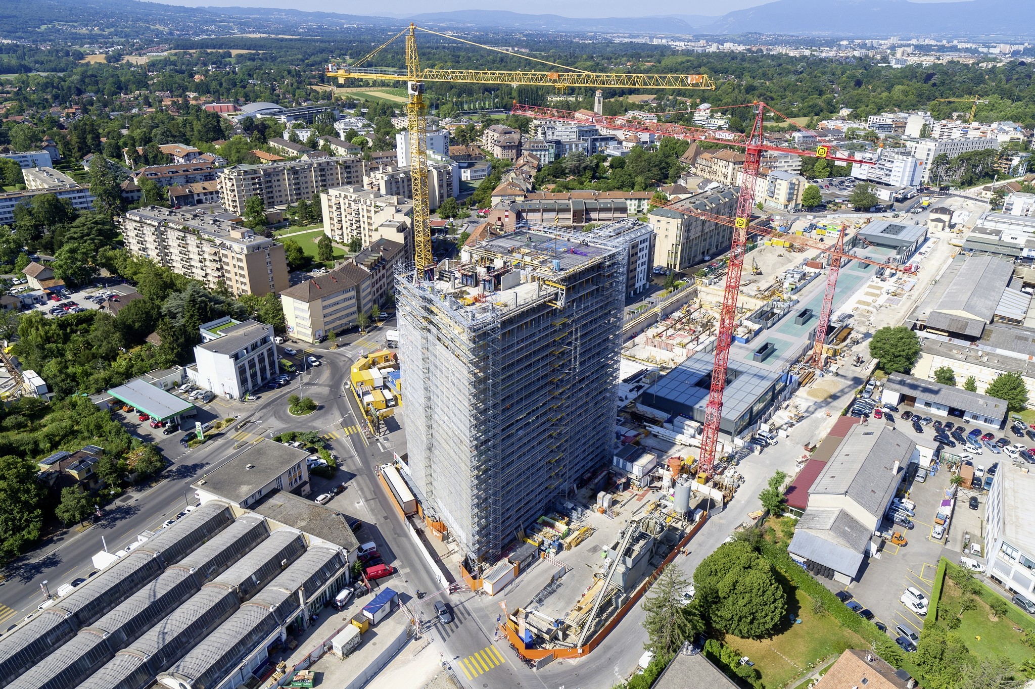 Transparente, la tour Opale redessine l'horizon de Genève | Batimag