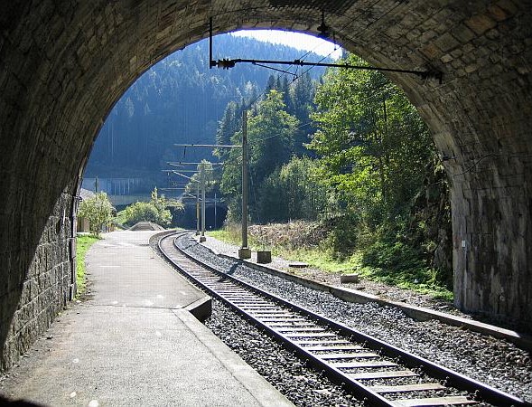 La ligne ferroviaire entre Neuchâtel et La Chaux-de-Fonds entame son assainissement | Batimag